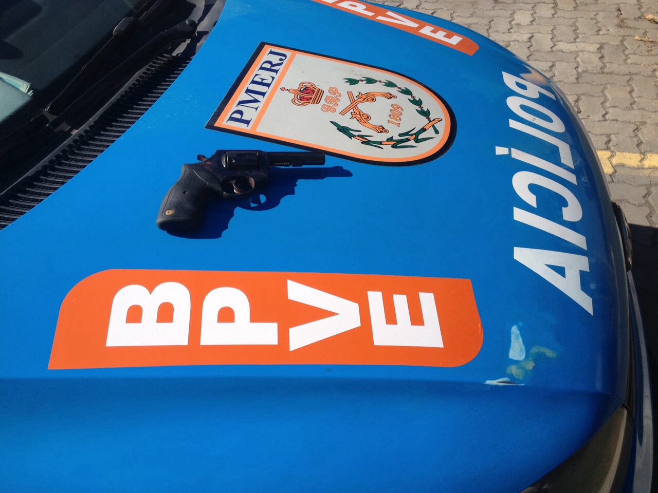 BPVE prende dois, resgata refém e recupera caminhão na Av. Brasil – PMERJ BPVE prende dois, resgata refém e recupera caminhão na Av. Brasil – PMERJ