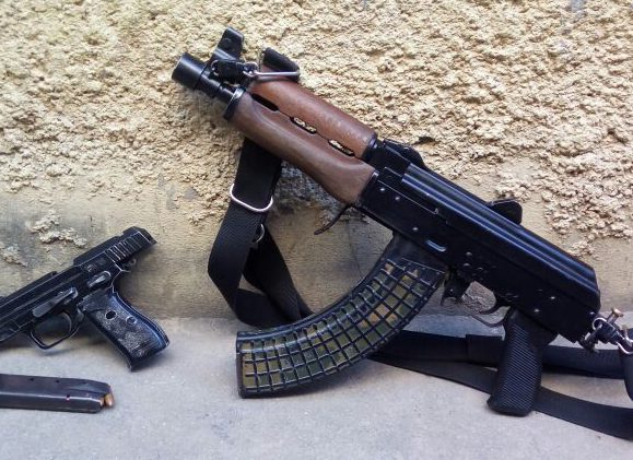 PM apreende fuzil e pistola durante operação no Complexo de Acari – PMERJ