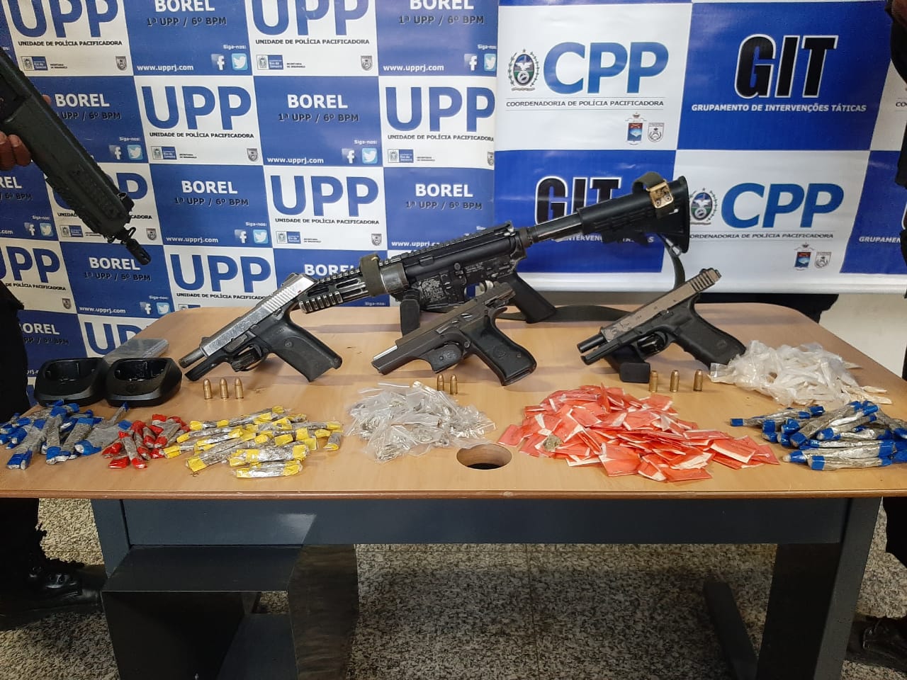 POLICIAIS MILITARES APREENDEM MAIS TRÊS FUZIS EM OPERAÇÕES NA REGIÃO ...