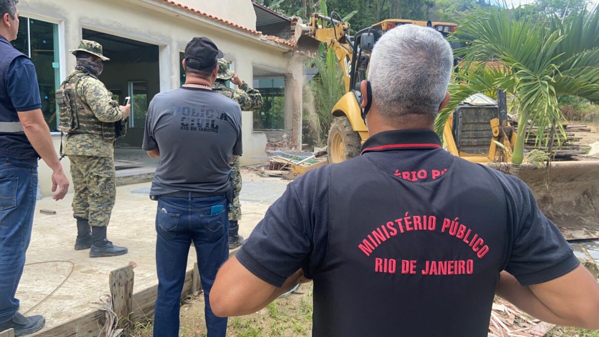 AÇÃO DA POLÍCIA MILITAR COM ÓRGÃOS ESTADUAIS COMBATE ATIVIDADES DA ...