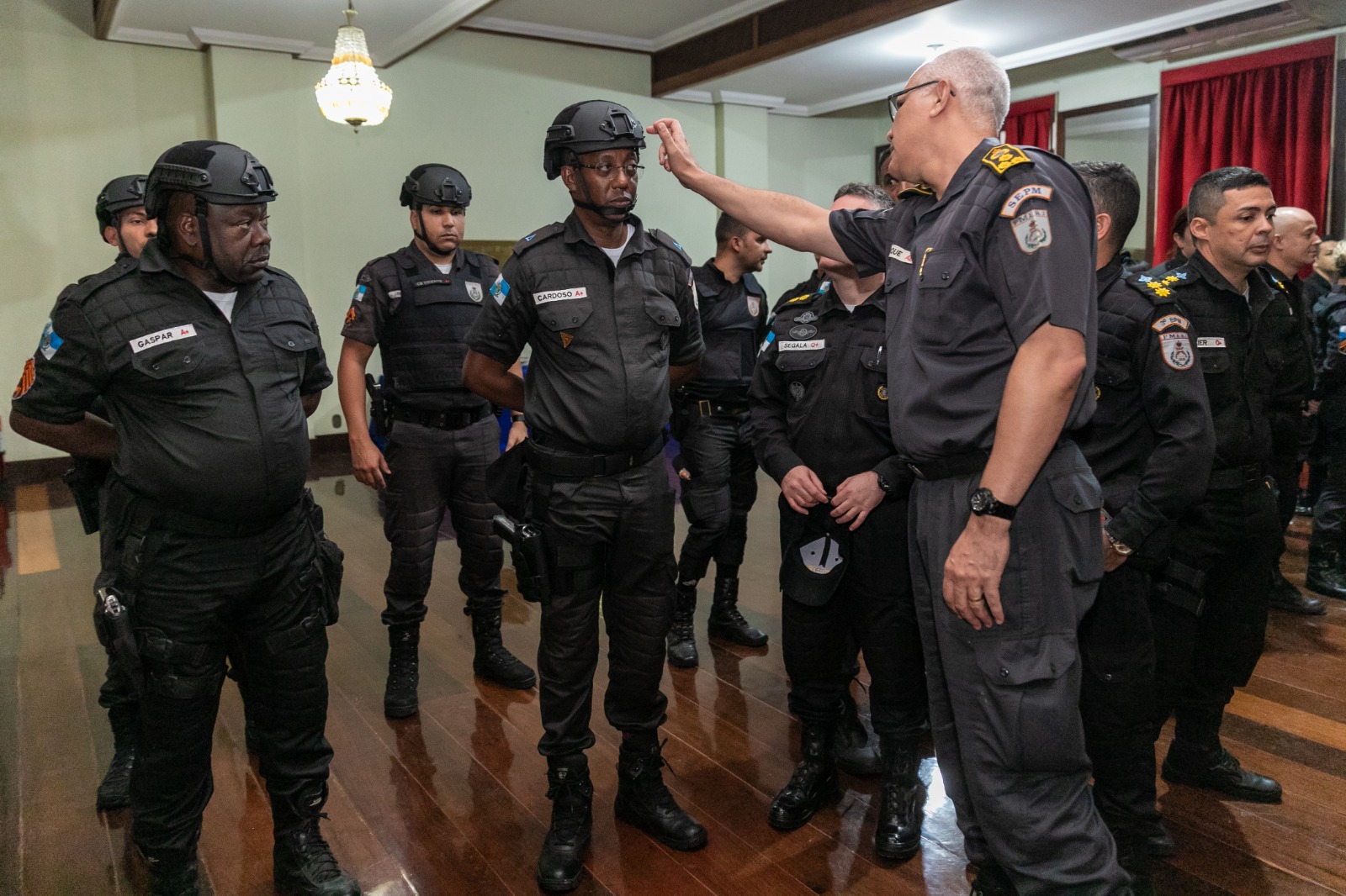 POLÍCIA MILITAR ENTREGA PRIMEIRO LOTE DE CAPACETES BALÍSTICOS, MAIS UM ...