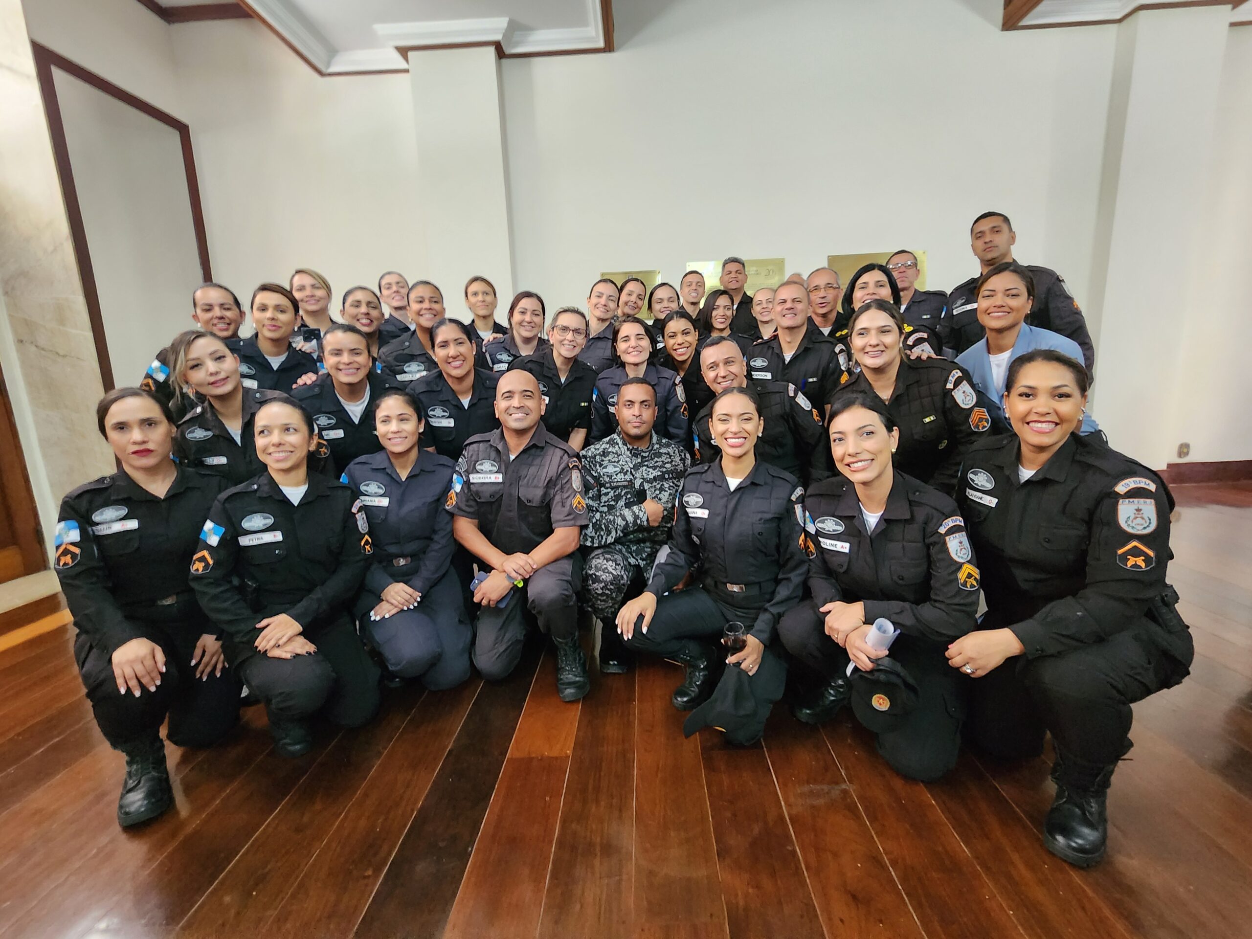POLICIAIS MILITARES CONCLUEM CURSO DE AUXILIAR DE COMUNICAÇÃO SOCIAL DA ...